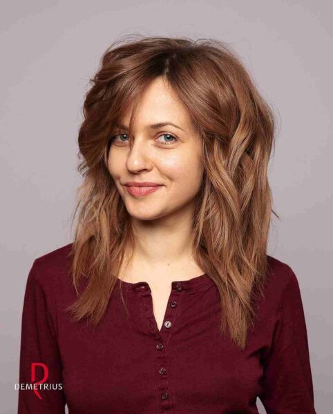 22 Medium Layered Haircuts with Side Bangs for a Chic Combination