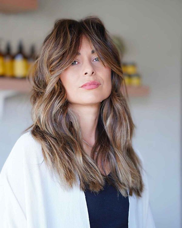 Pairing Curtain Bangs with Wavy Hair? 30 Best Ways to Do It