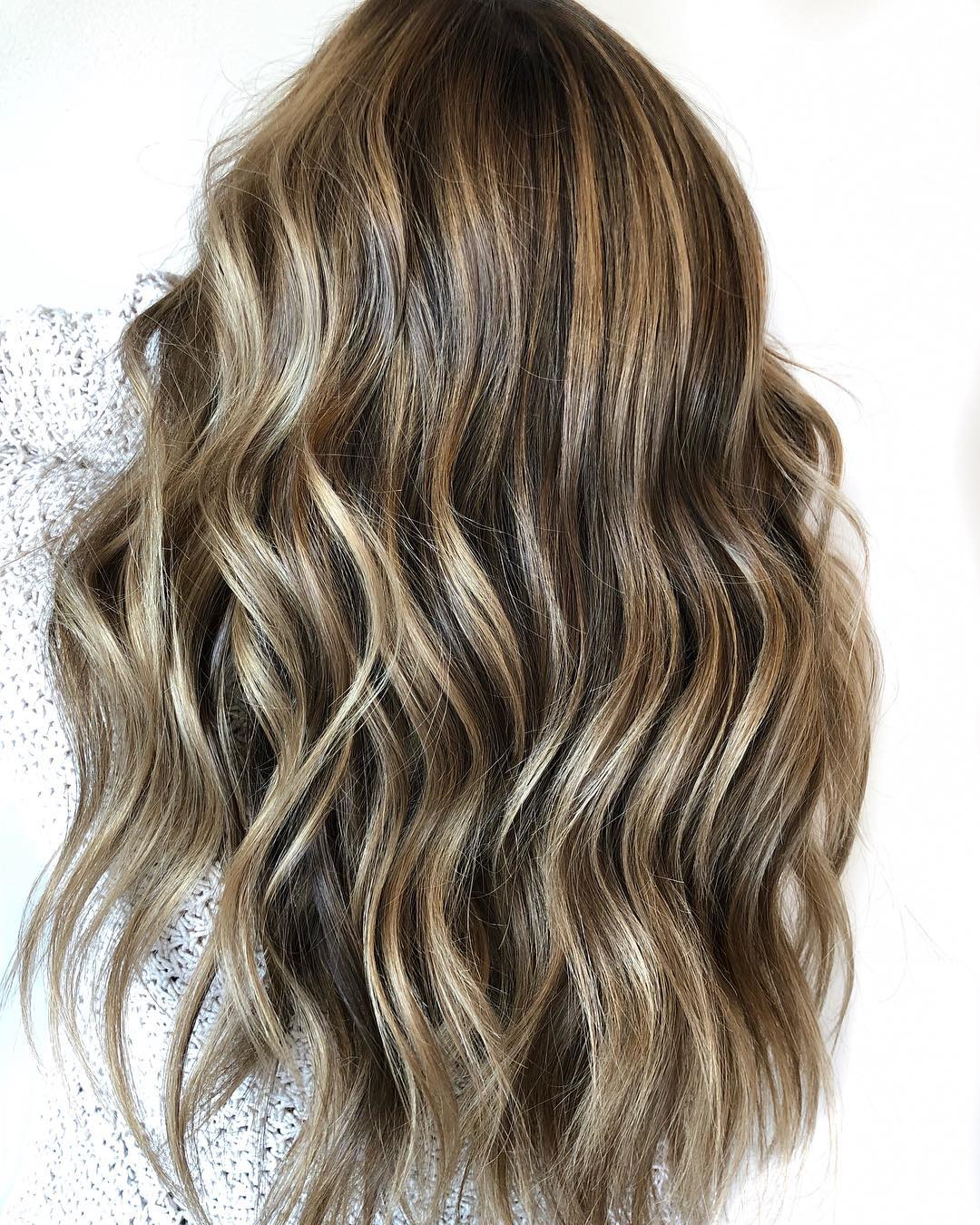 27 Dark Brown Hair with Blonde Highlights Ideas for Luscious Brunettes