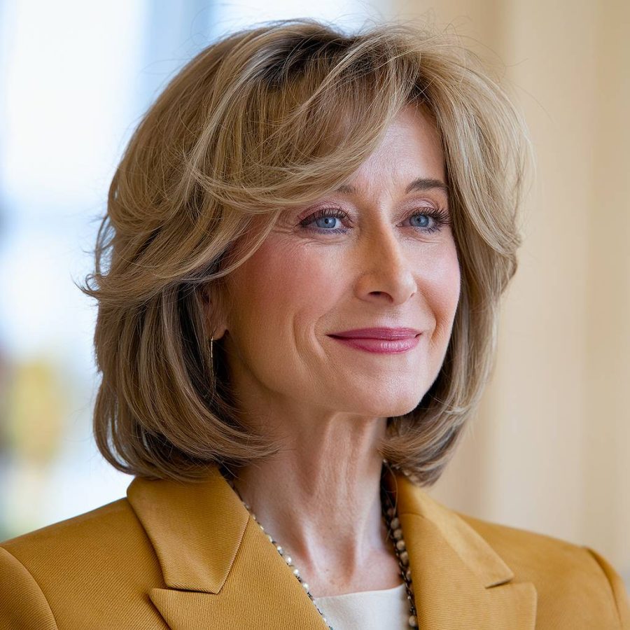 17 Chic Bob Hairstyles for Women Over 40 with Fine Hair in 2026