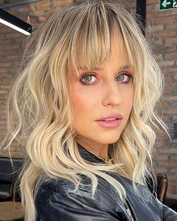 50 Flattering Hairstyles for Women with Big Foreheads to Look Less Obvious