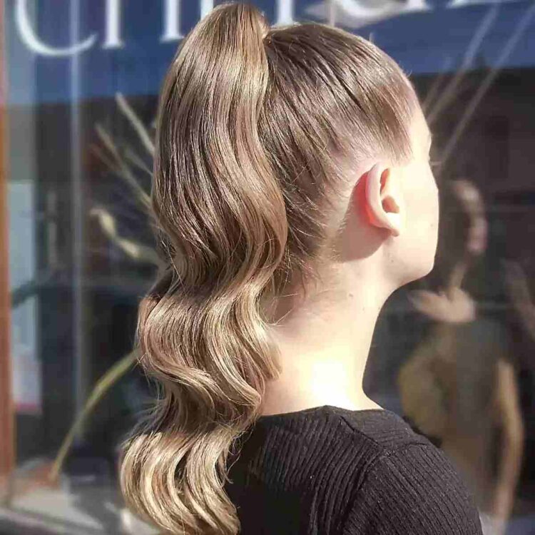 22 Cheerleading Hairstyles That Are Cute & Easy